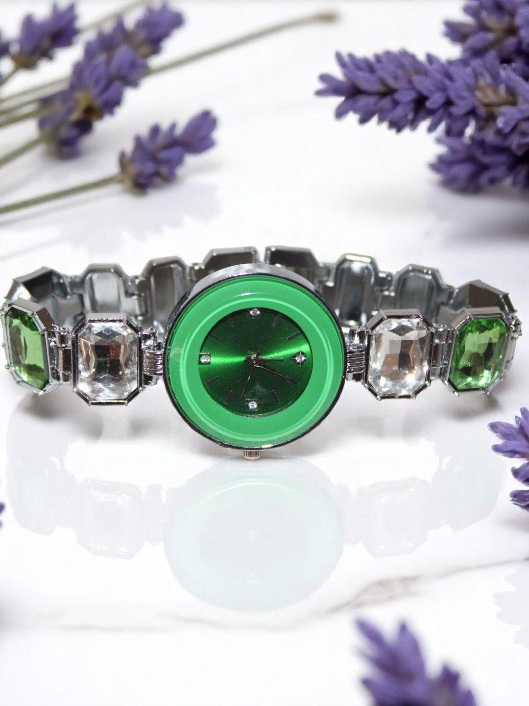 Buy Jolly Faces Women Textured Dial & Bracelet Style Straps Analogue ...
