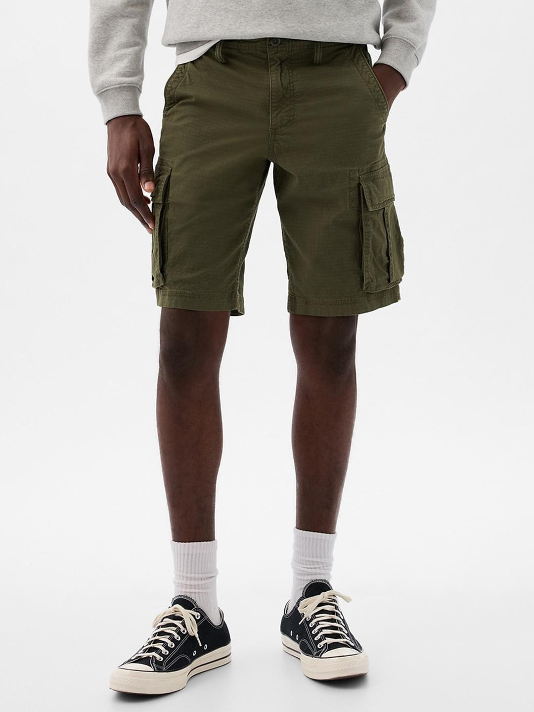 Buy GAP Men Self Checked Cargo Shorts - Shorts for Men 33812728 | Myntra
