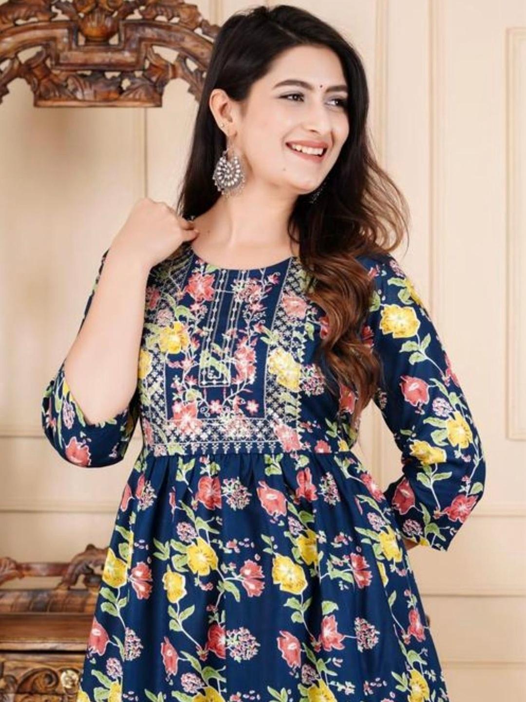 Buy DADIYA Women Floral Embroidered Thread Work Floral Kurta - Kurtas ...