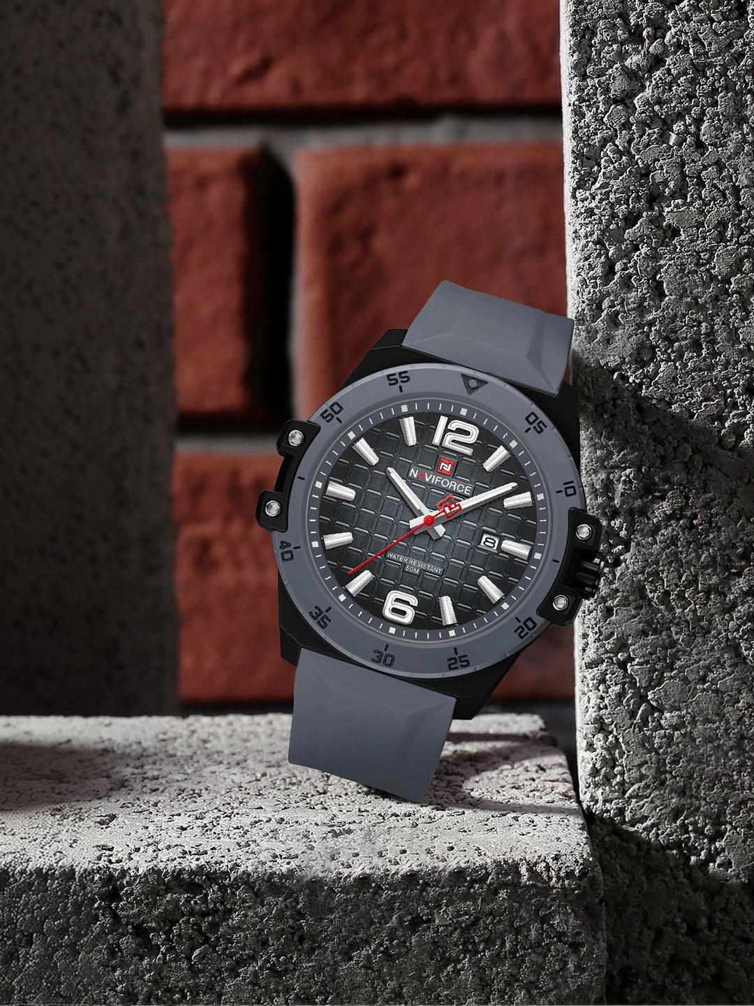 Buy Naviforce Men Dial & Straps Analogue Date Aperture Watch NF7122 T ...