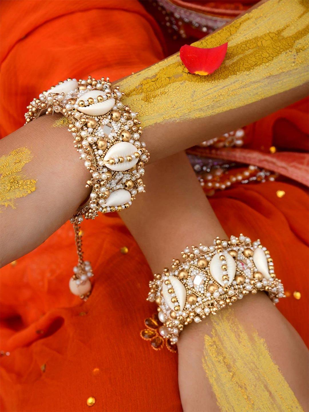 Buy EVERSTYLISH Set Of 2 Sanjoya Apsara Ivory Ethnic Shells & Mirror ...