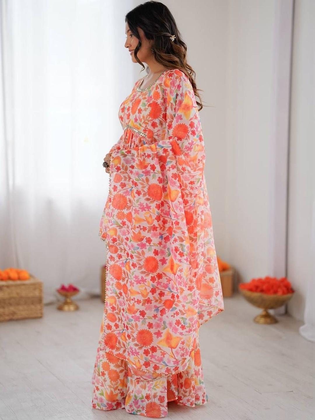Buy Yara Creation Women Floral Printed Tiered Gotta Patti Kurta With ...
