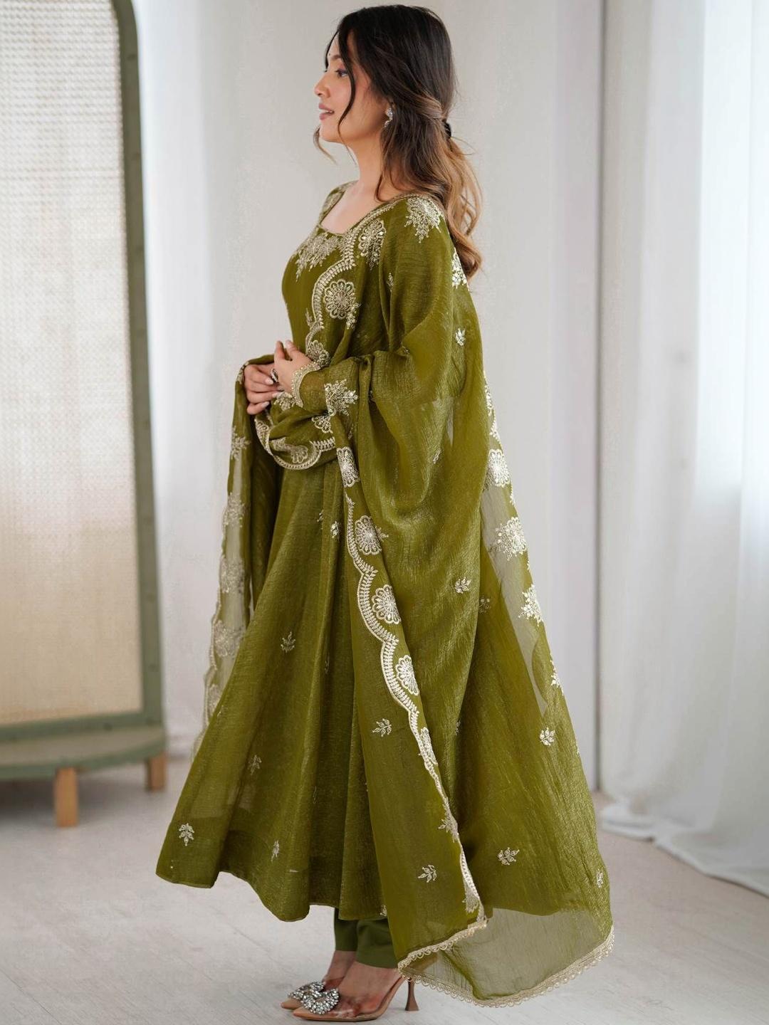 Buy APASRANI LABEL Women Ethnic Motifs Embroidered Regular Thread Work ...