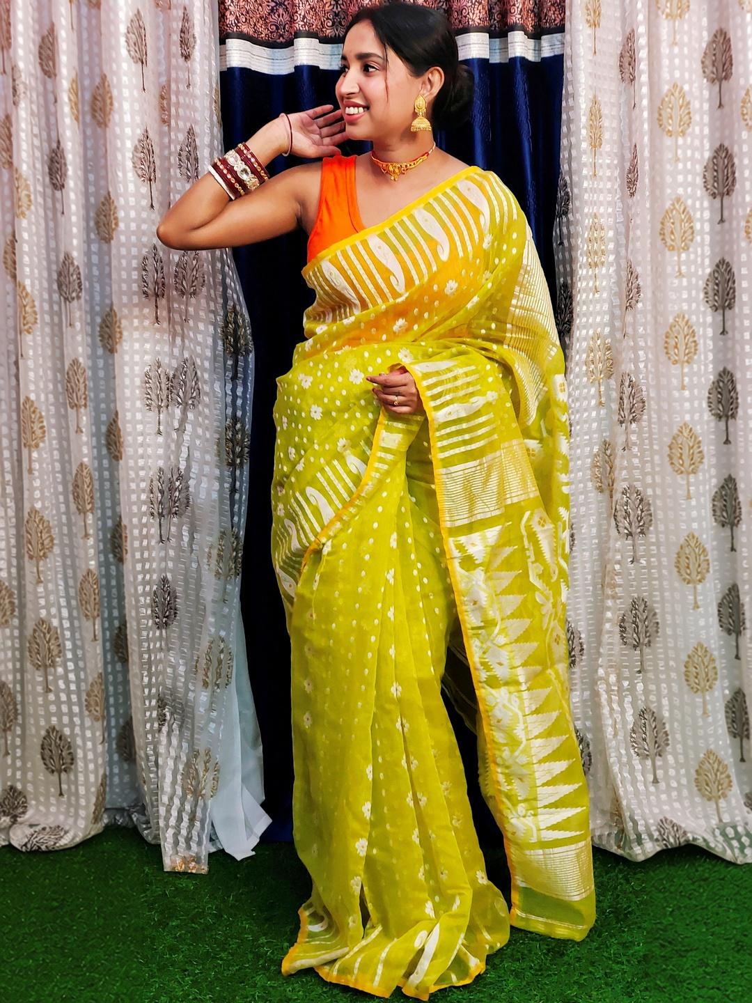 Buy VROMOR KUNJO Ethnic Motifs Saree - Sarees for Women 39285794 | Myntra