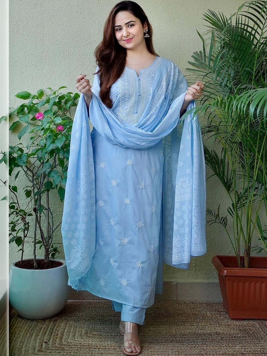 Buy VICENTA Ethnic Motifs Embroidered Thread Work Kurta With Trousers ...
