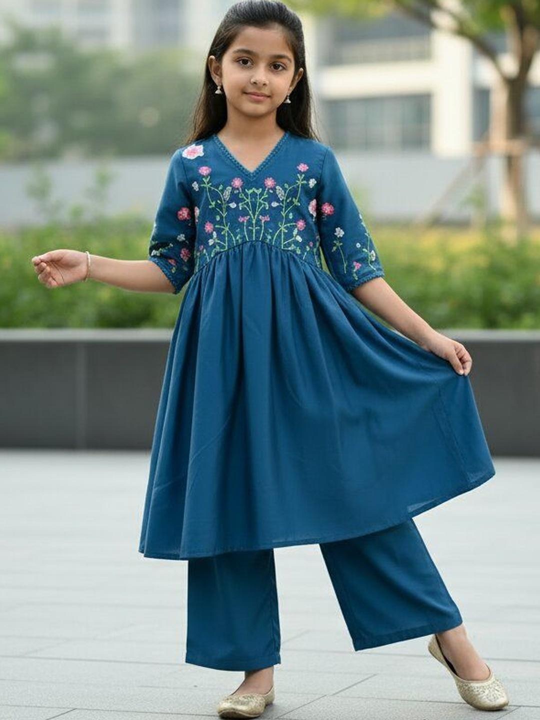 Buy Flyfinns Girls Floral Embroidered Pleated Thread Work Kurta With ...