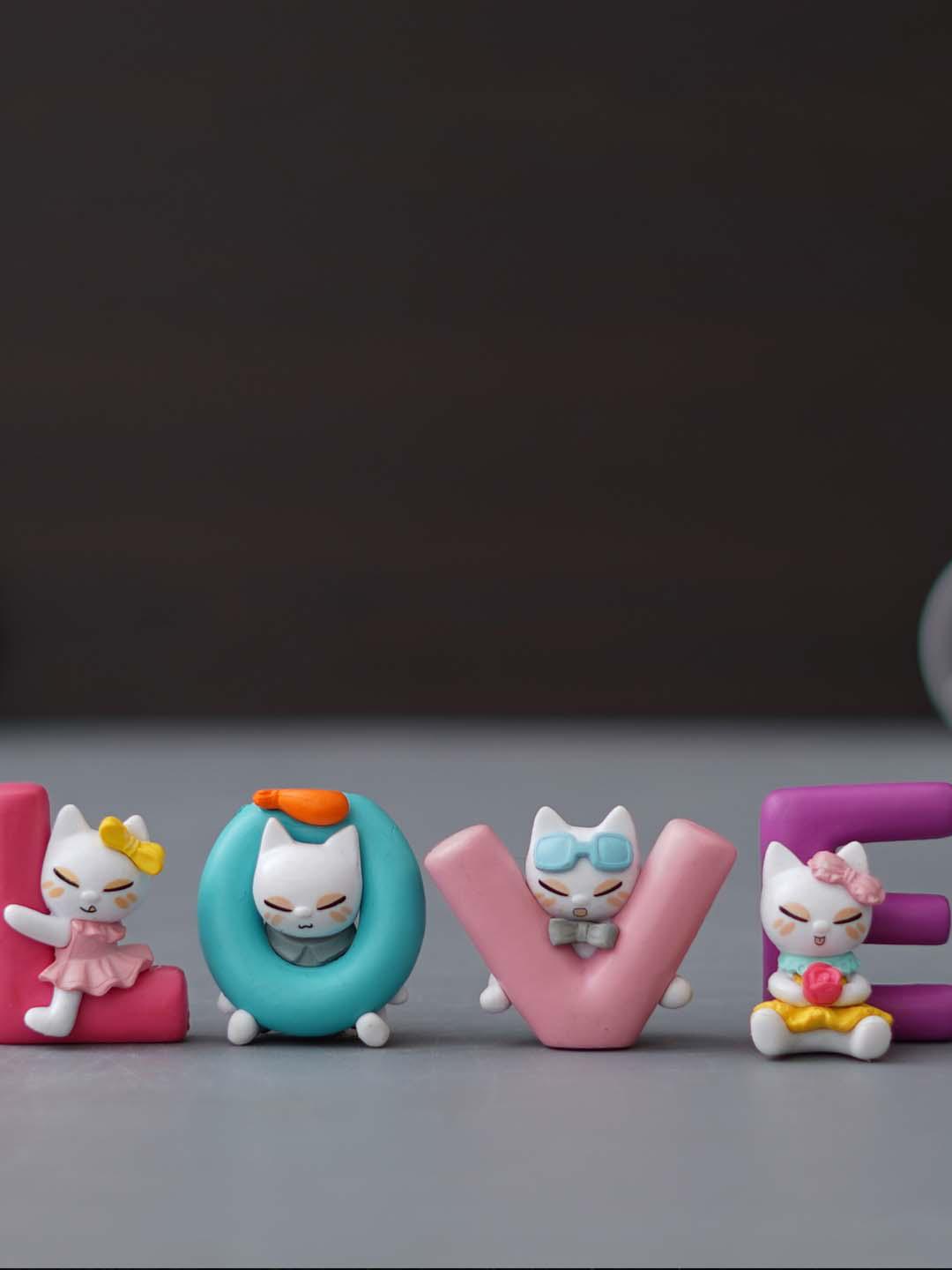 Buy ECraftIndia Love Pink Polyresin Glossy Living Room Set Of 4 Small ...