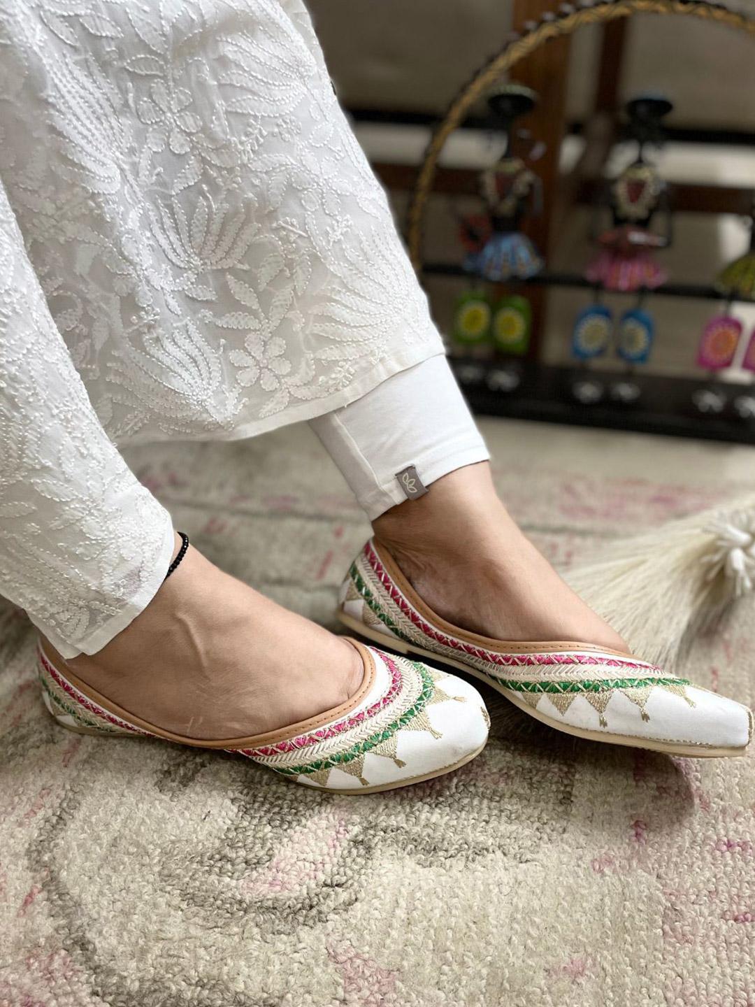 Buy DESI COLOUR Ethnic Embroidered Velvet Mojaris - Ballerinas for ...