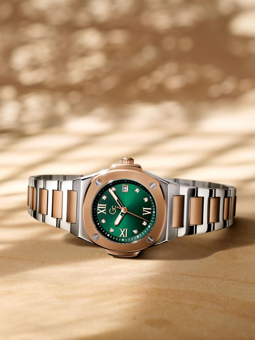 Buy GC GUESS COLLECTION Coussin Shape Mini Green Dial Women Analog ...