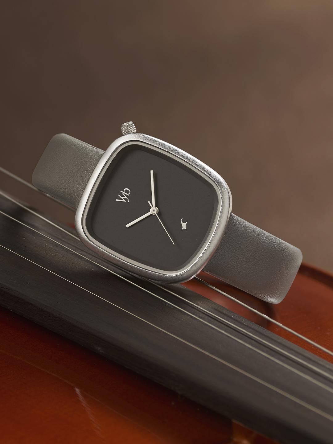 Buy Fastrack Vyb Prodigy Women Brass Dial & Leather Straps Analogue ...