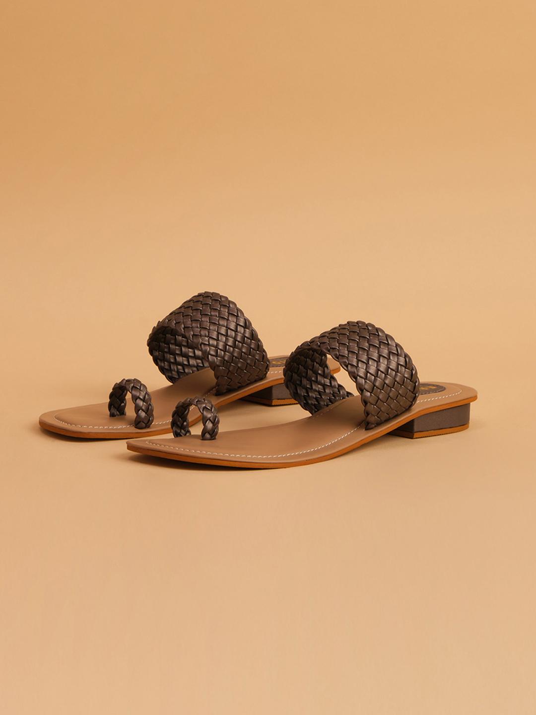 Buy ERIDANI Textured One Toe Flats - Flats for Women 27744260 | Myntra