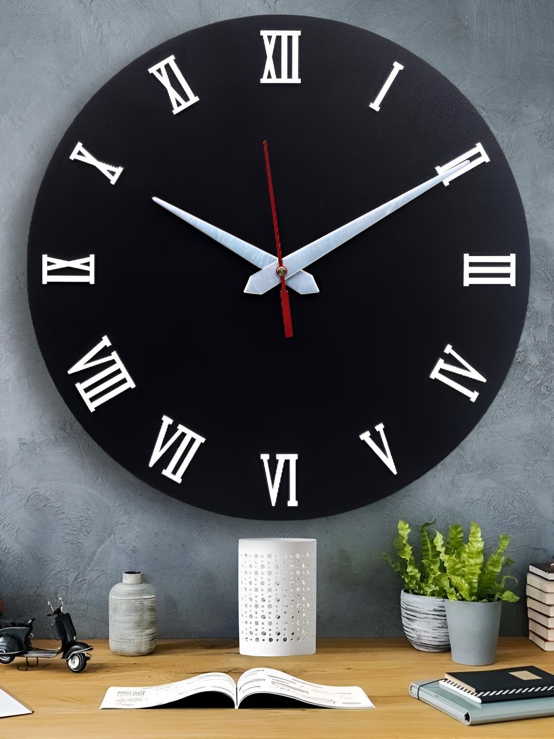 Buy FASTQT Black & White Round Wooden Analogue Contemporary Wall Clock ...