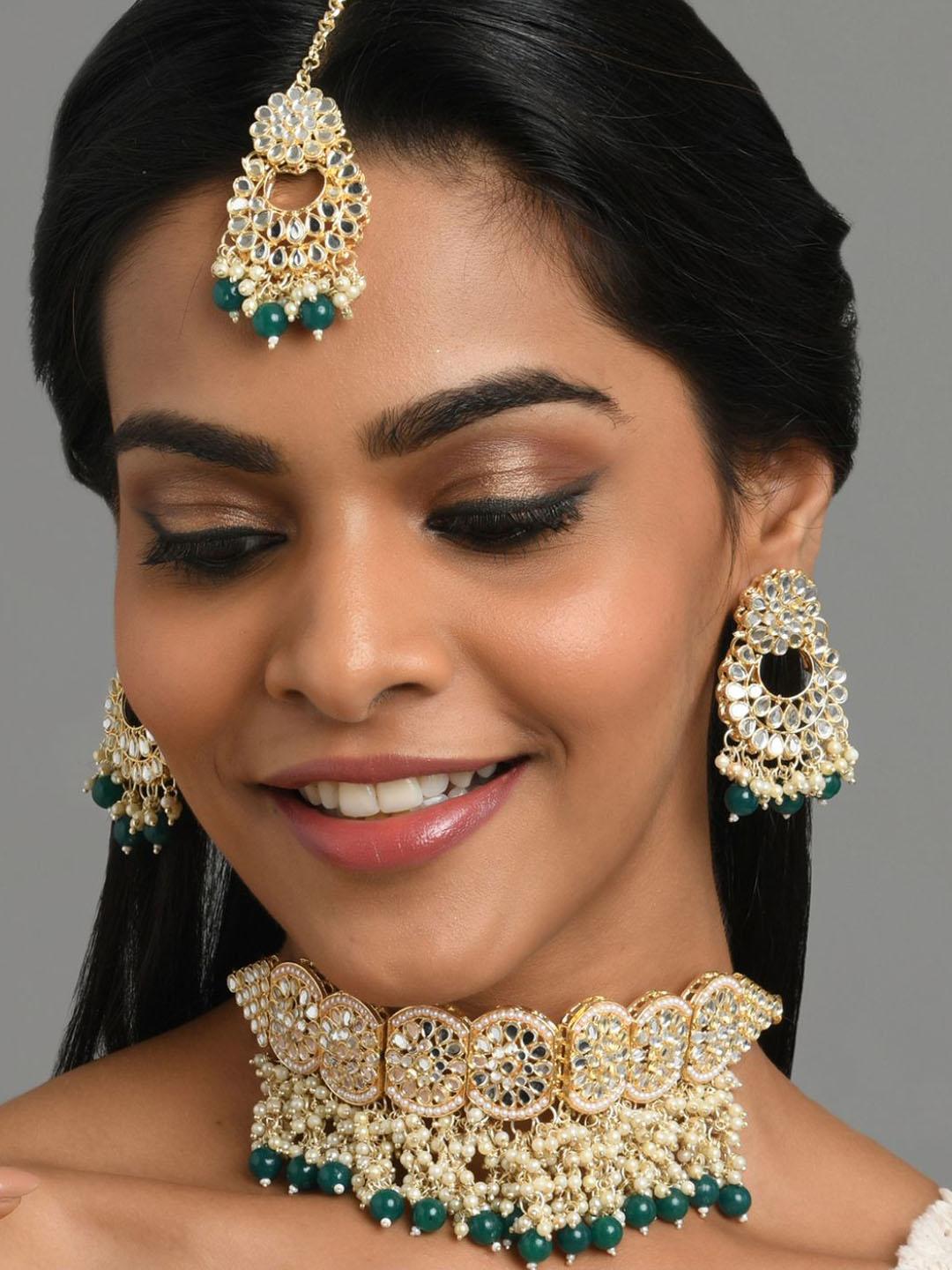 Buy Fida Gold Plated Kundan Studded & Pearl Beaded Jewellery Set ...
