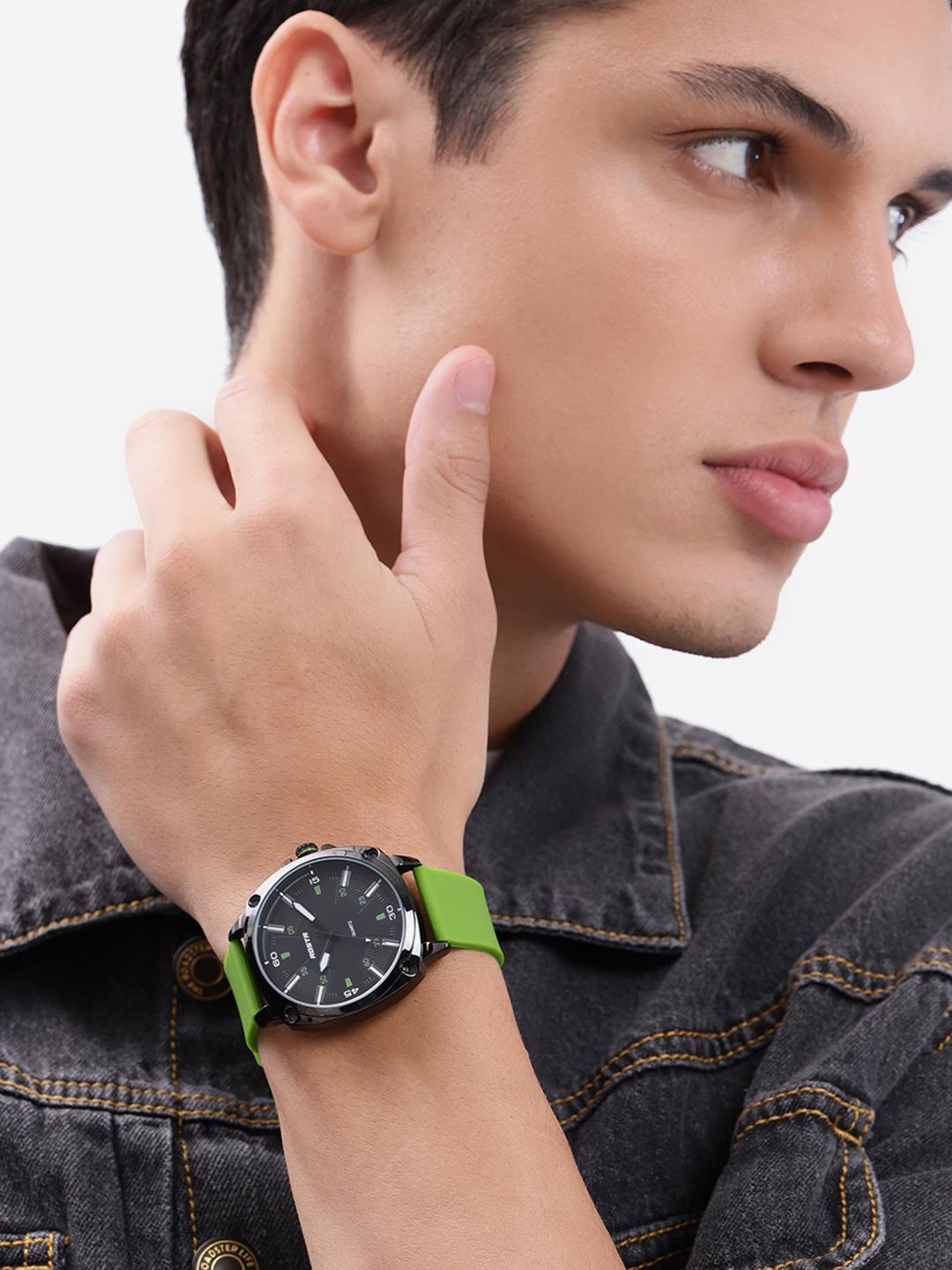 Buy Roadster Men Textured Dial Analogue Watch UT A8676G - Watches for ...