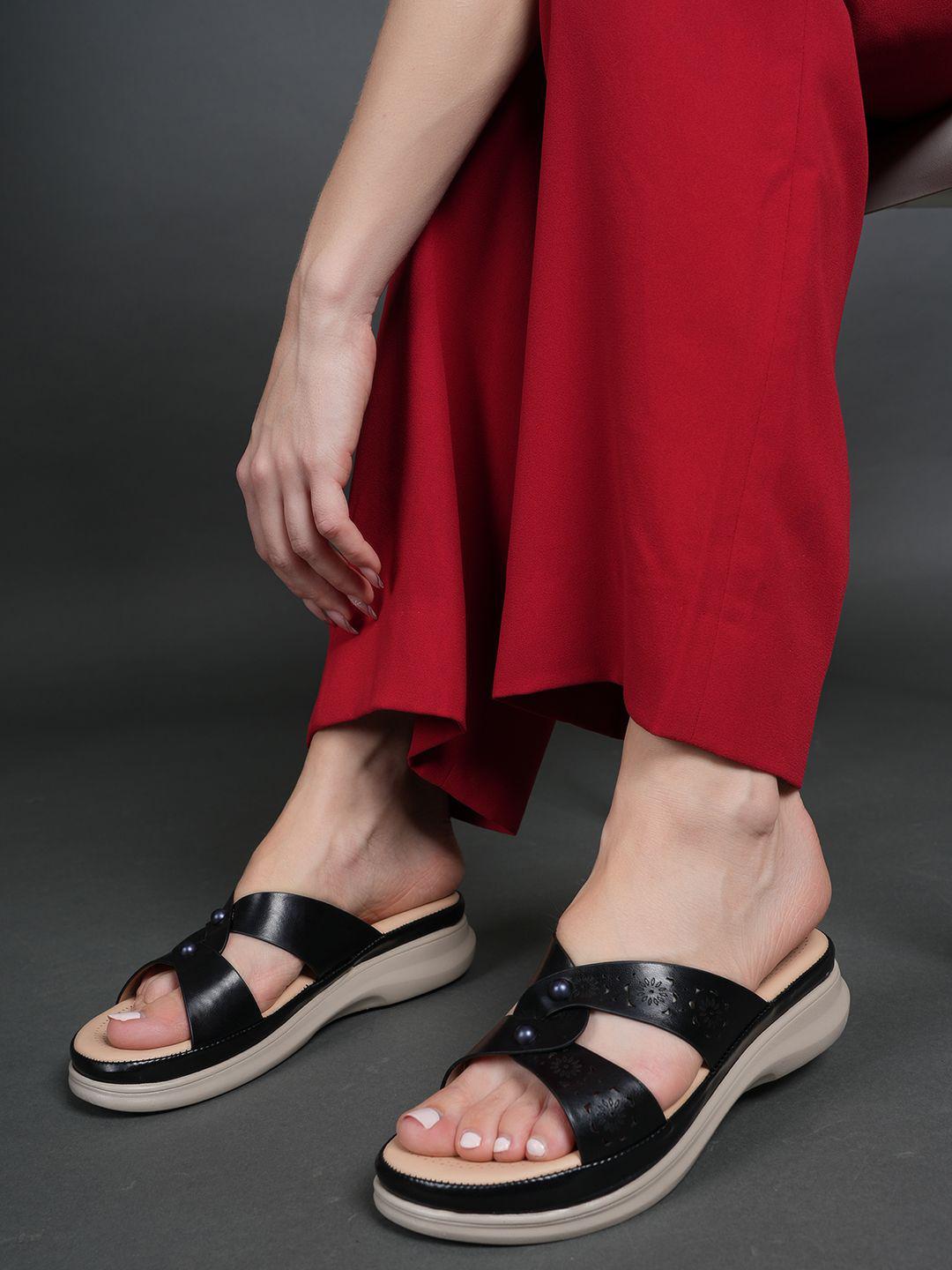 Buy DressBerry Women Open Toe Flats - Flats for Women 31999095 | Myntra