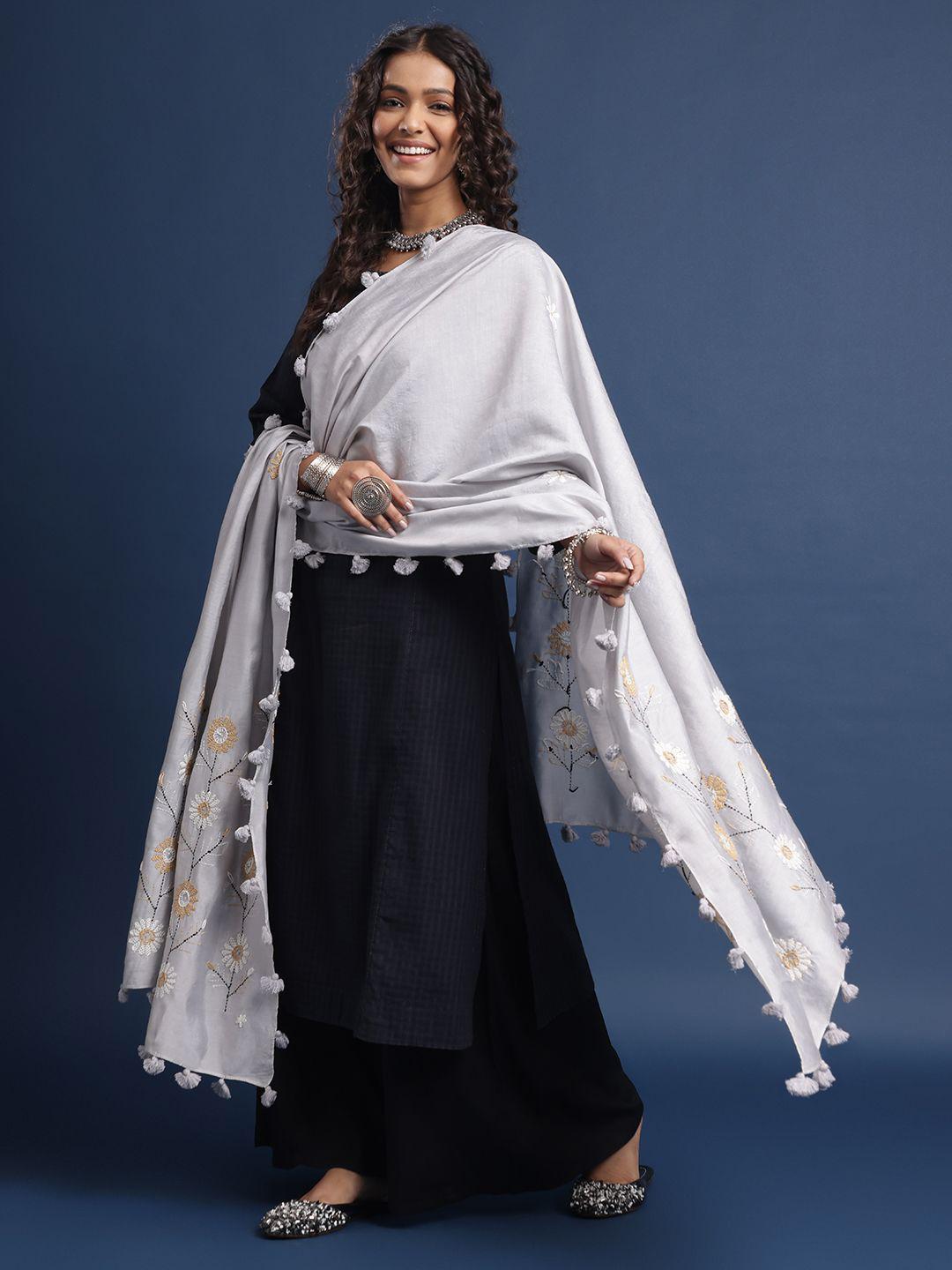 Buy Taavi Kantha Hand Embroidered Tasselled Border Dupatta - Dupatta ...