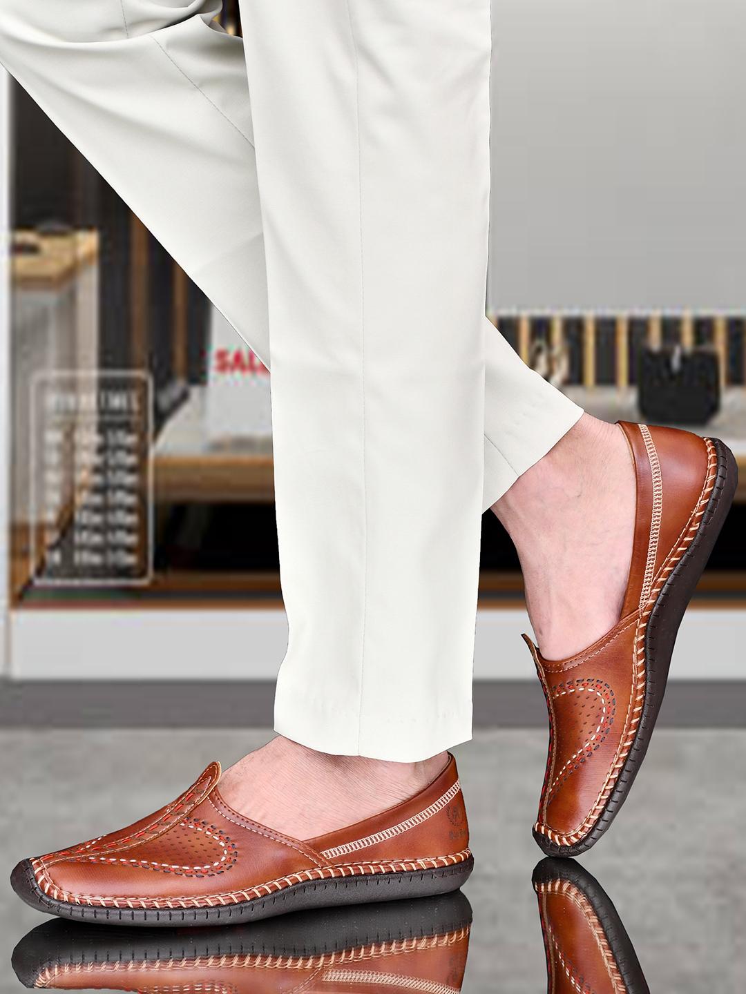 Buy Big Boon Men Lightweight Ethnic Textured Mojaris - Casual Shoes for ...