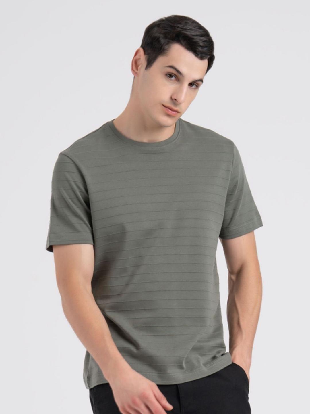 Buy Red Tape Men Horizontal Structure Stripe Stretchable T Shirt - Tshirts for Men 32980619 | Myntra