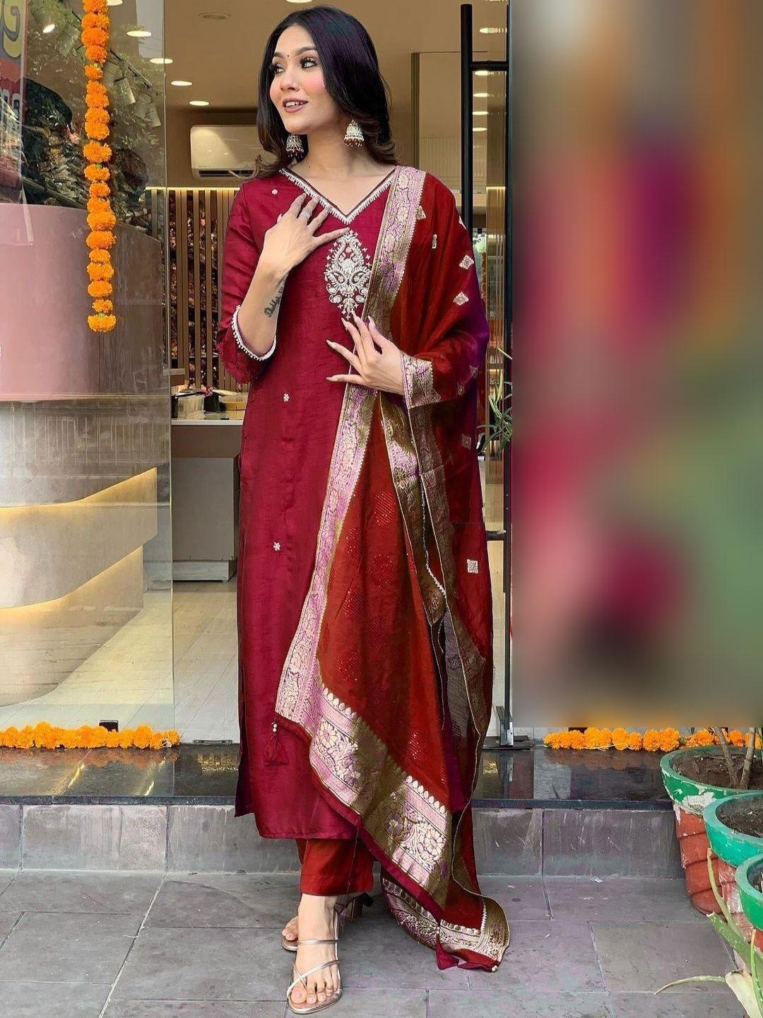 Buy GUNVANTI FAB Women Floral Embroiderd Pure Cotton Kurta With ...