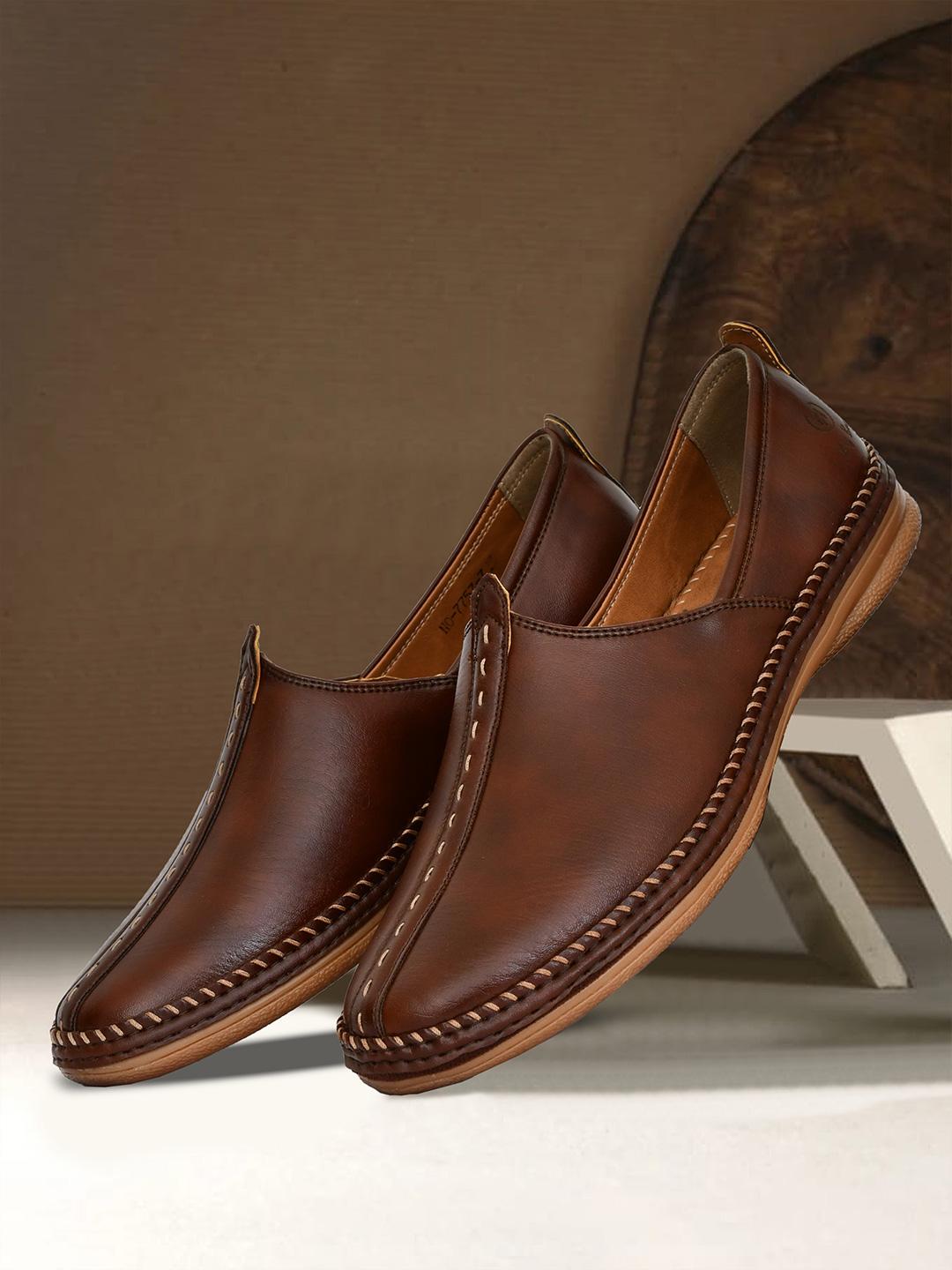 Buy Big Boon Men Round Toe Ethnic Mojaris - Casual Shoes for Men ...