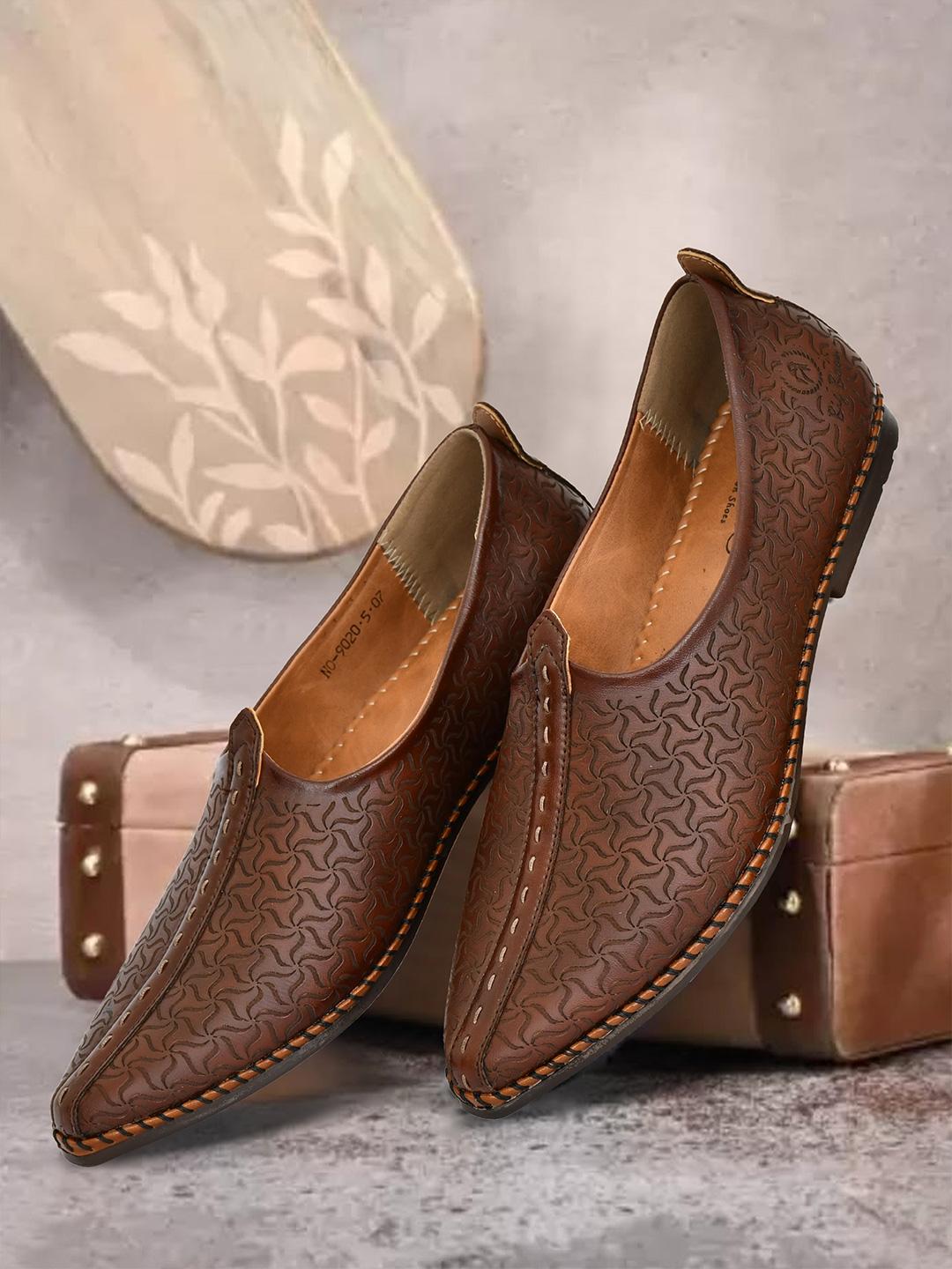 Buy Big Boon Men Textured Pointed Toe Nagra Shoes - Casual Shoes for ...