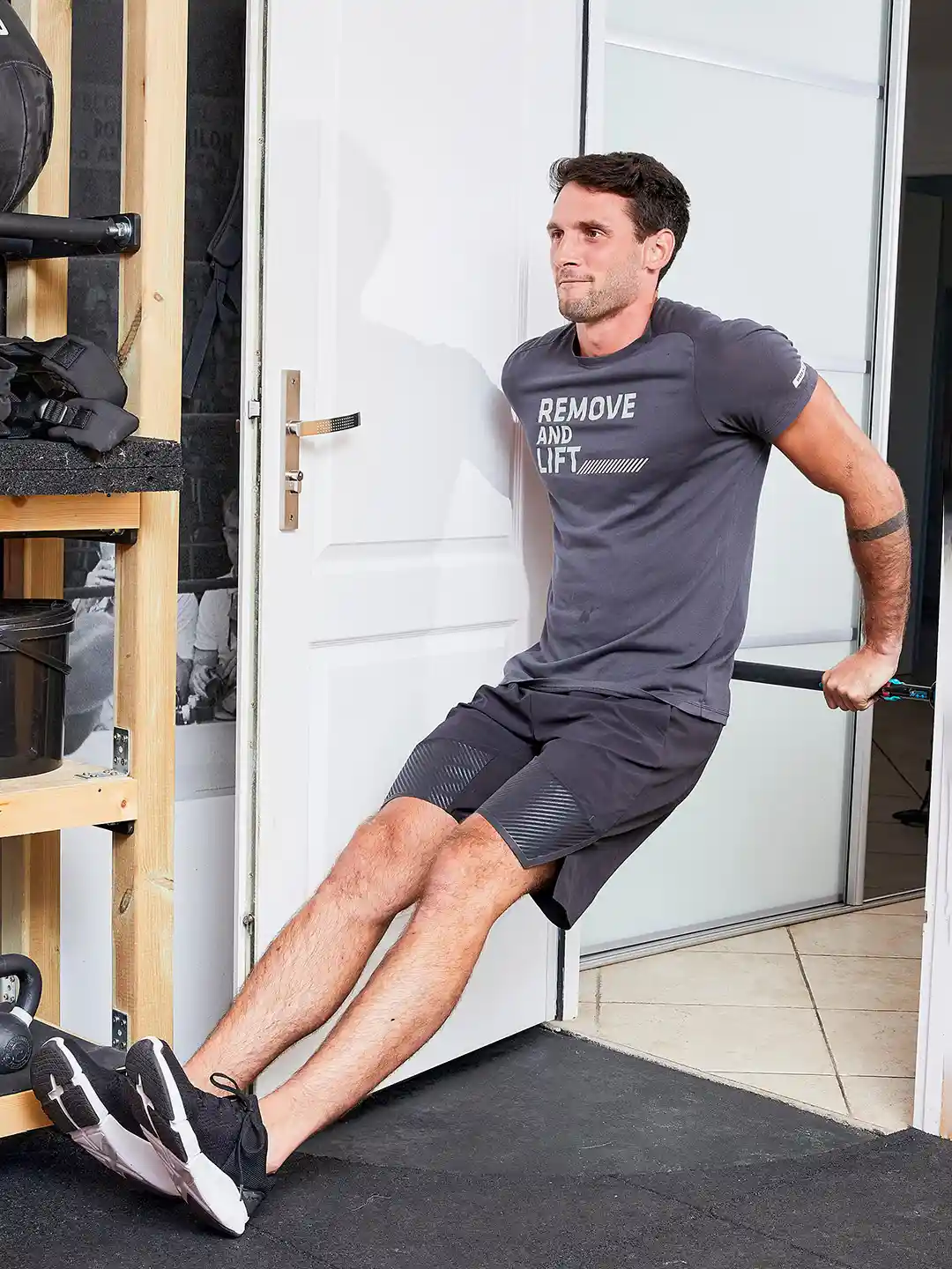 lockable pull up bar   70 cm