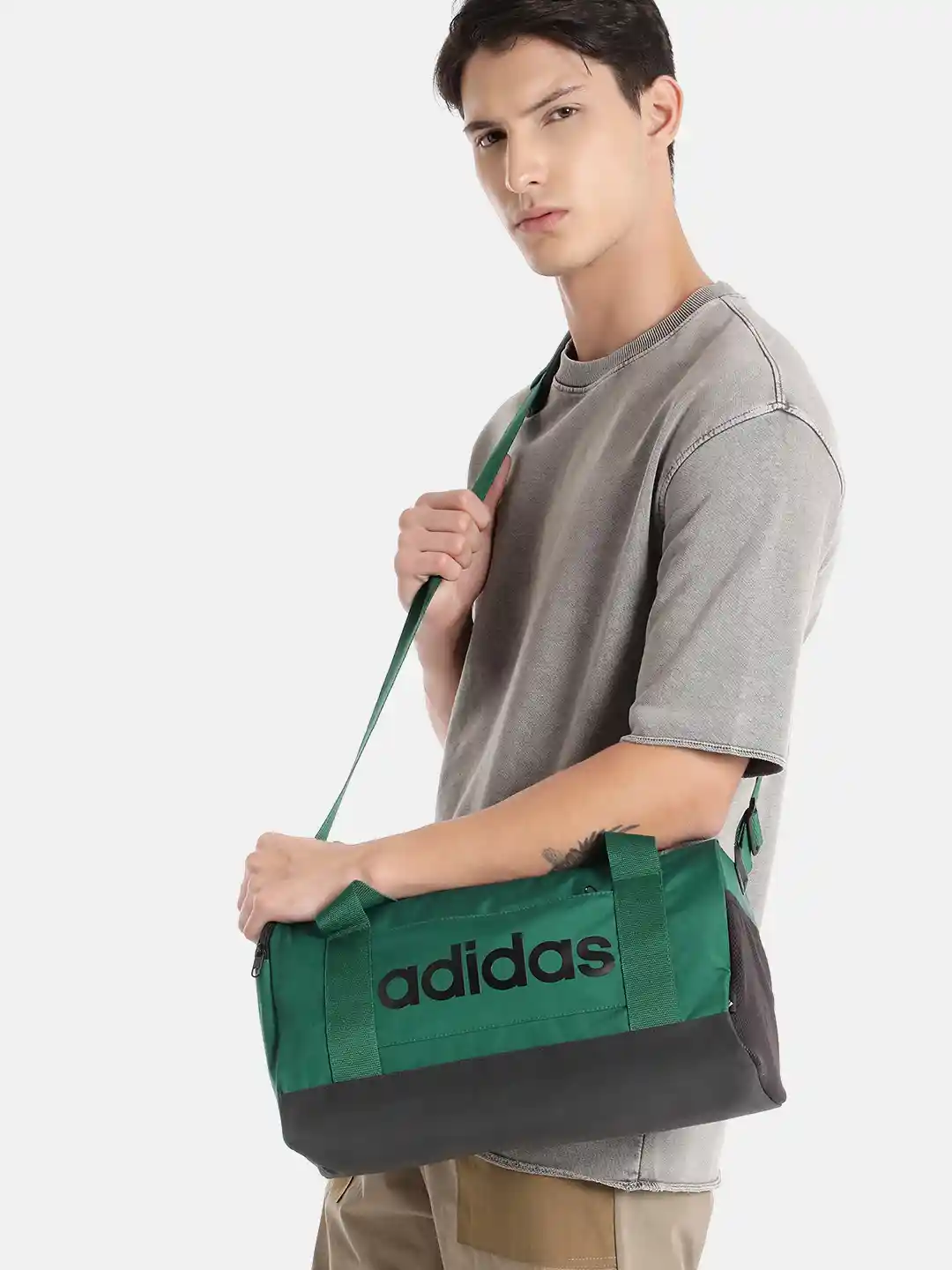 essentials logo duffel bag medium
