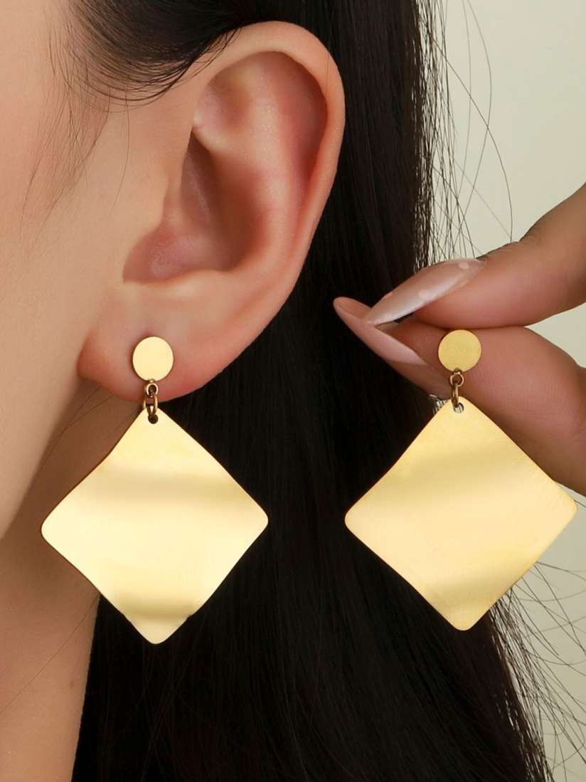 Diamond shaped earrings store